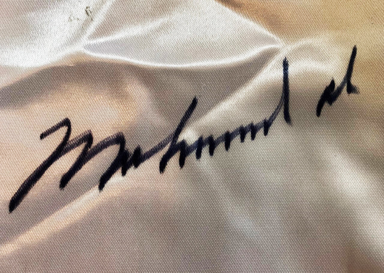 Muhammad Ali Autographed Everlast Autographed Boxing Rare Trunks ...