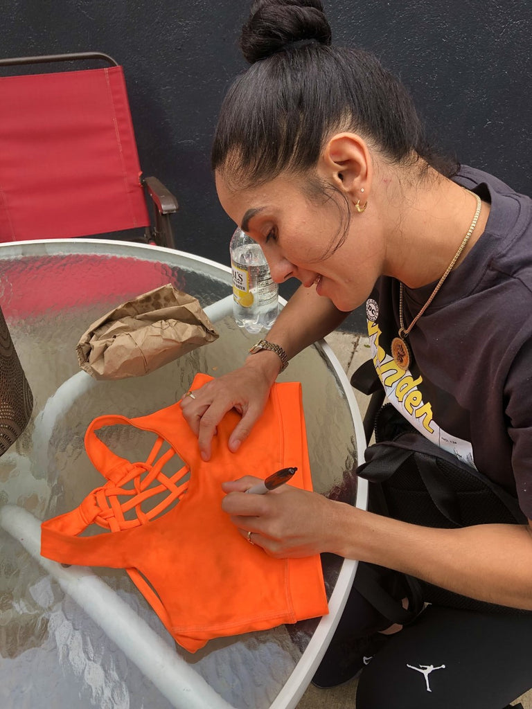 Amanda Serrano vs Katie Taylor. Hand Signed autographed fight worn Spo ...